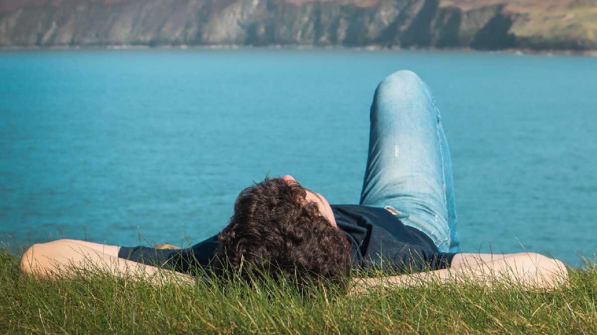 Why Do Most People Daydream And What Are It's Effect ?(Meaning,Type ...
